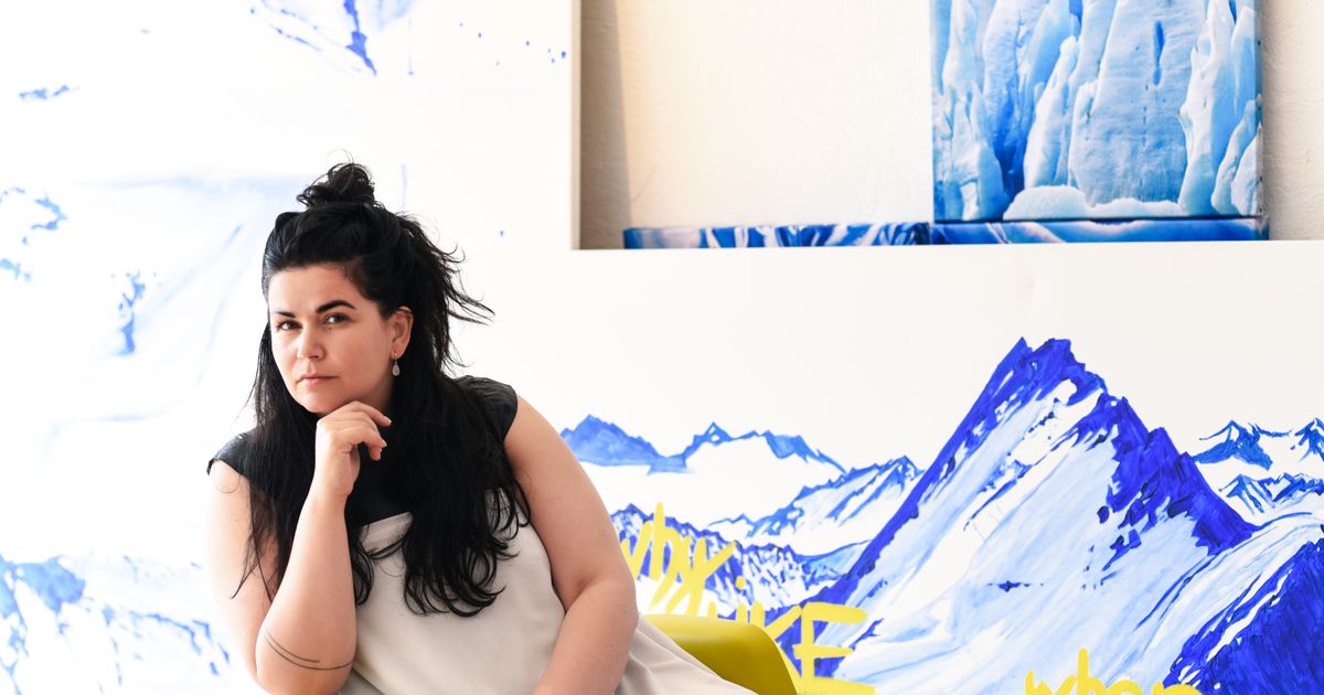 Hannah Philomena Scheiber in Wien: Sattes Blau ist ihr roter Faden ...