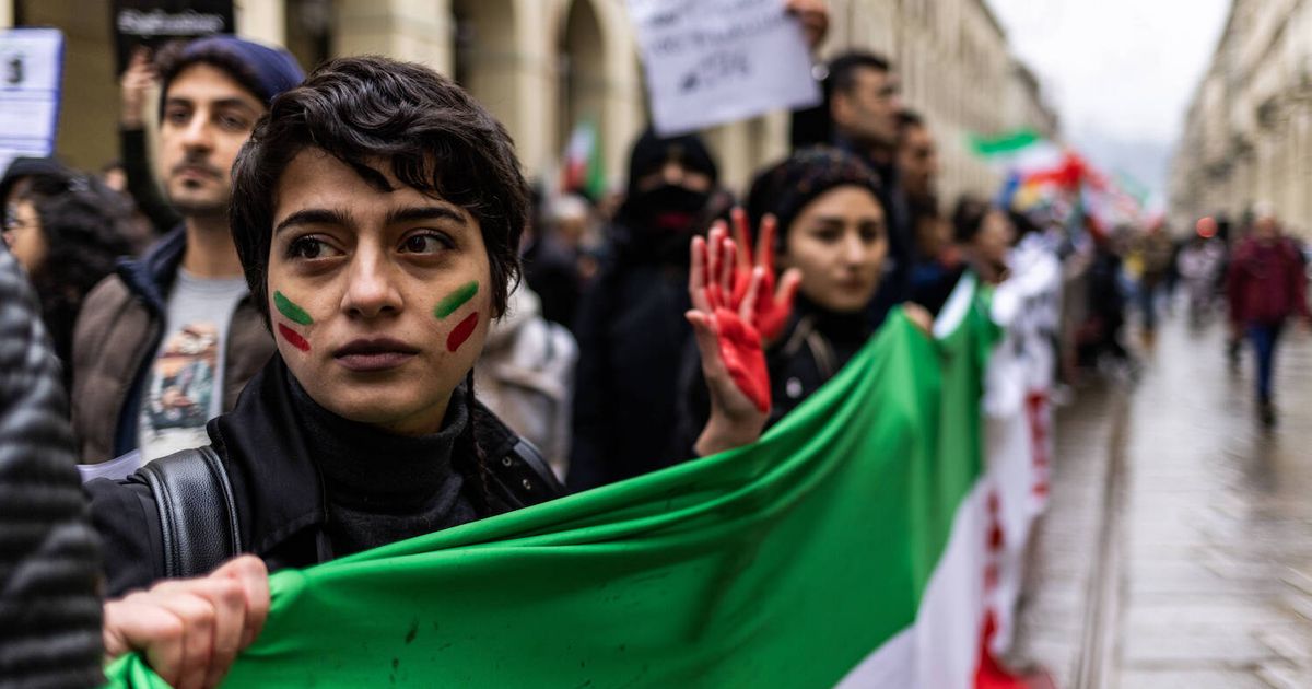 Drei weitere Todesurteile im Iran, Ex-Fußballer zu 26 Jahren Haft ...
