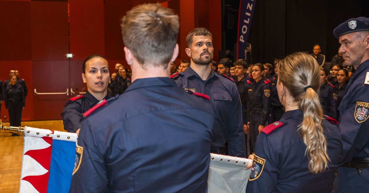 Bilder von der Zeremonie: Das sind die neuen Polizistinnen und ...