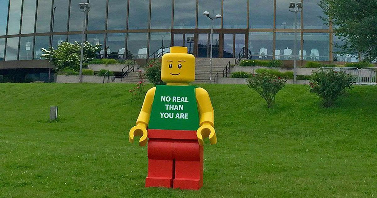 Mysteriöser Riese in der Donau: Lego-Mann in Linz angespült | Tiroler ...