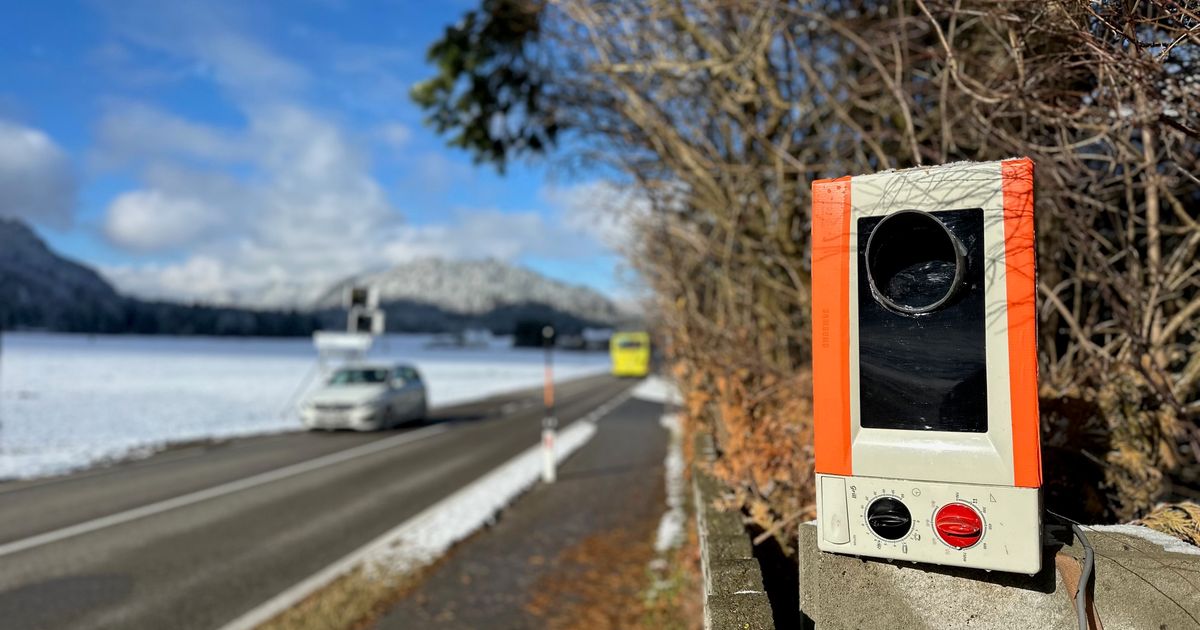 Anrainer platzierte Attrappe: In Musau bremst eine Mikrowelle die Raser ...