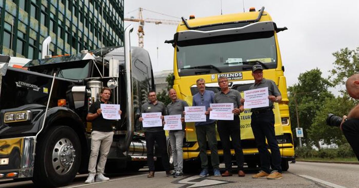 Porno feminization comic told me room number and then