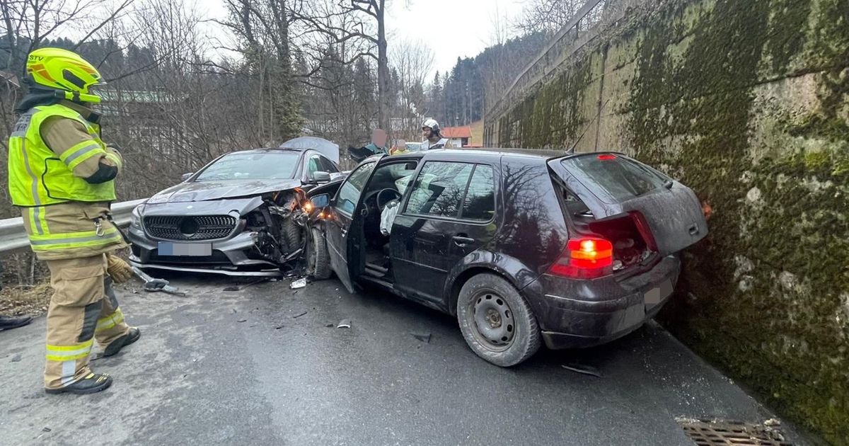 Drei Verletzte bei Unfall in Niederndorf, Alkolenker musste Schein an Ort und Stelle abgeben ...