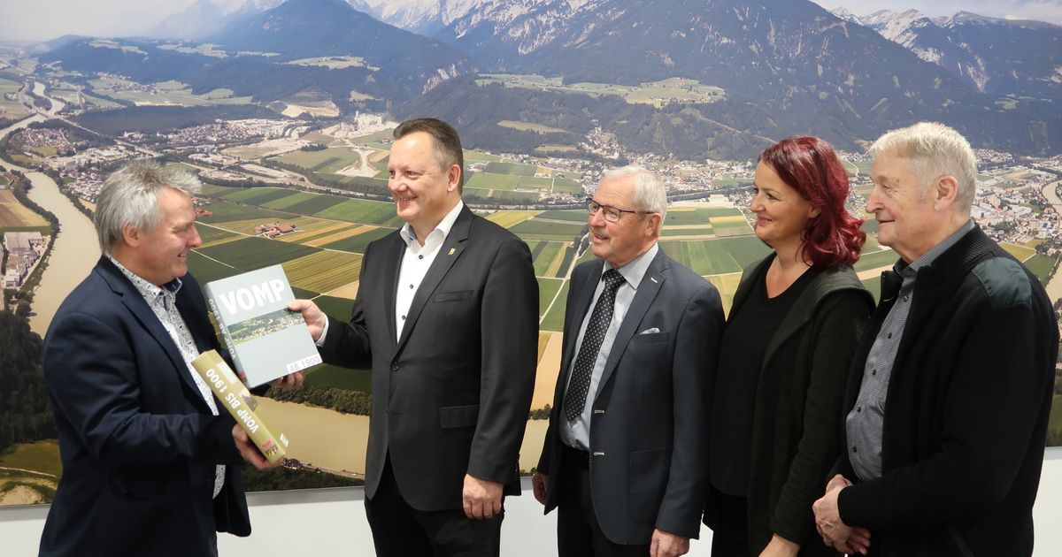 Dorfgeschichte: 1000 gewichtige Seiten zur Gemeinde Vomp | Tiroler ...