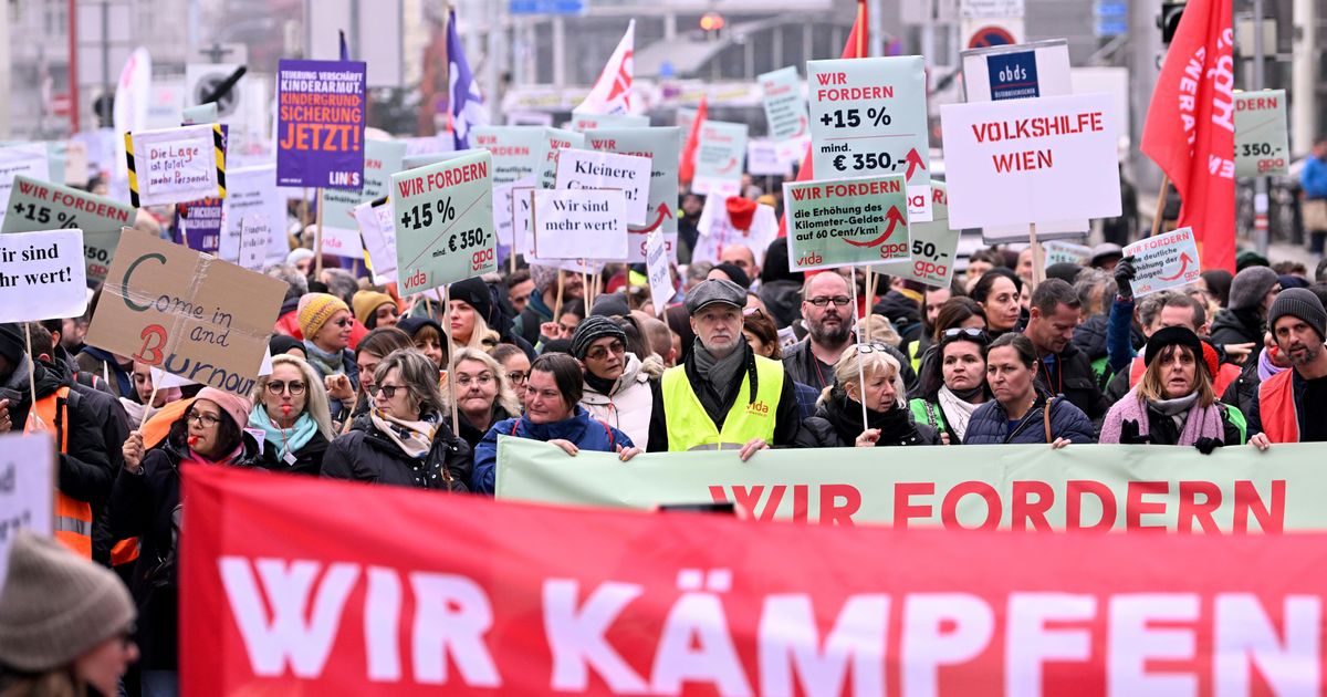 Demo und Streik: Forderung nach plus 15 Prozent Gehalt in ...