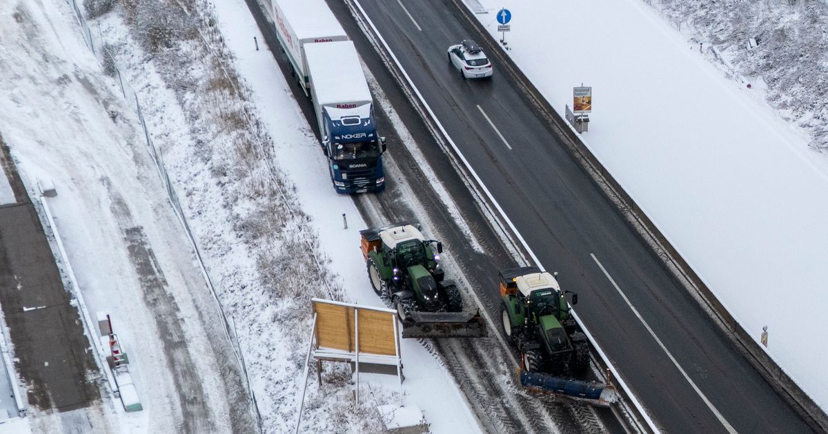 Lkw blieben hängen: Schneefall sorgte für Sperre auf der ...