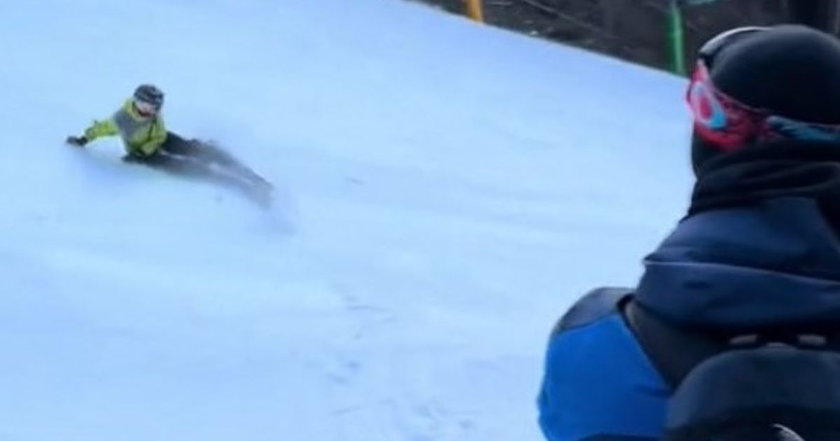 Skifahrer schlittern im Zillertal über eisige Piste: TikTok-Video zeigt ...