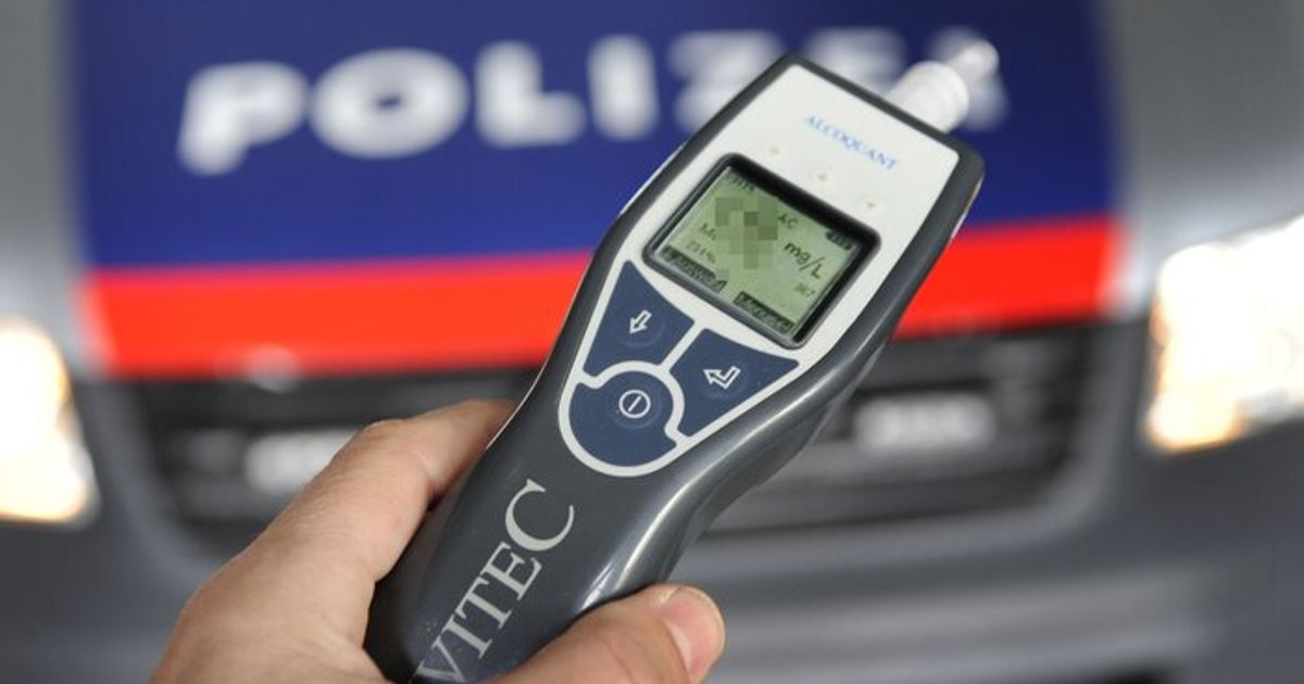 Hirsch ausgewichen: 22-jähriger Alkolenker kracht bei Kauns gegen Baum ...